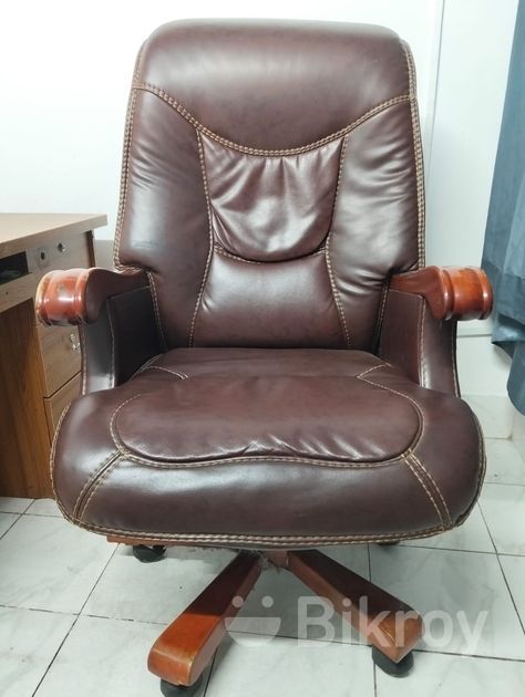 A Premium Boss Chair for Sale in Lalmatia | Bikroy