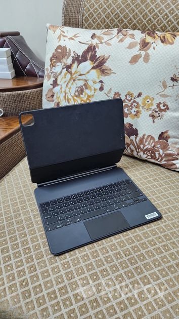 Apple Magic Keyboard 2021 For iPad Pro 12.9 Inch for Sale in ...