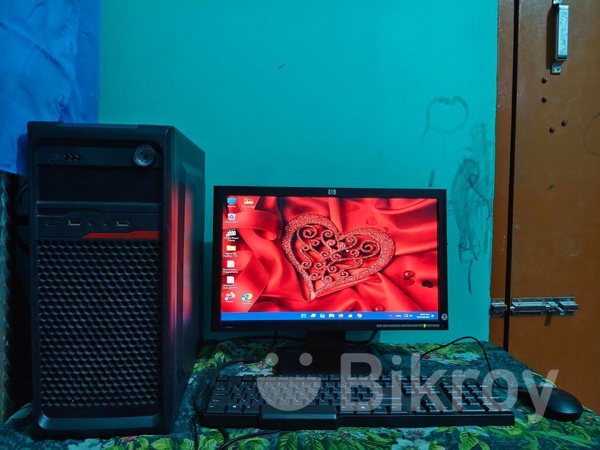 Desktop 7th Generation pc And Monitor for Sale in Kishoreganj | Bikroy