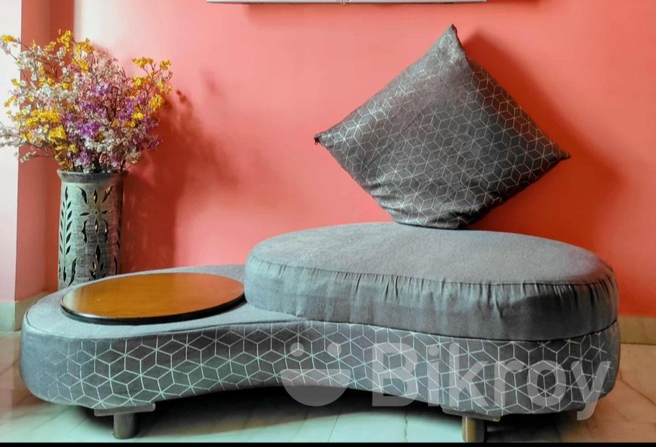 Divan Sofa for Sale in Kotwali | Bikroy