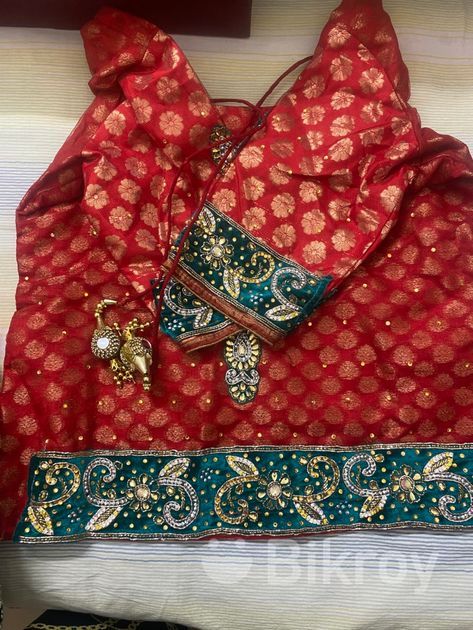 Lehenga with tops and orna | Bikroy