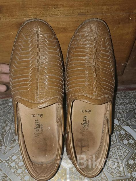 Lofer Juta Full Lader Er Ar Sathe Akta Sun Glass Free for Sale in Paikgachha | Bikroy