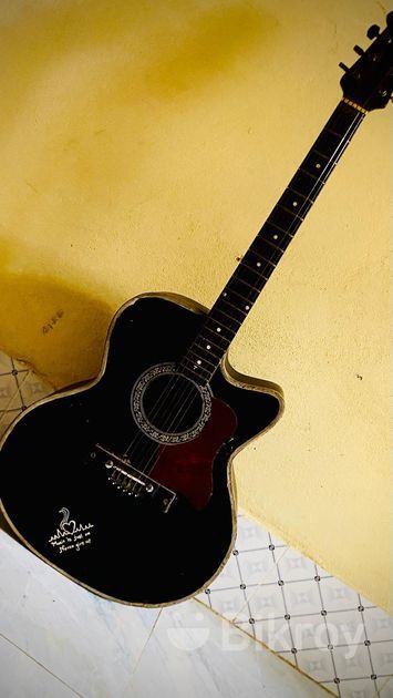 Signature Guitar for sell for Sale in Kushtia | Bikroy