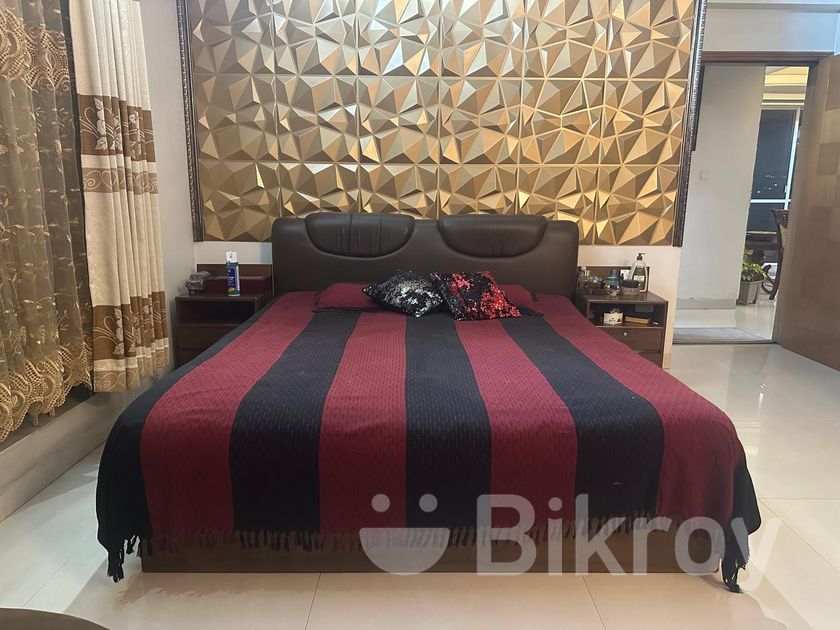 Pure leather bed for Sale in Banani | Bikroy