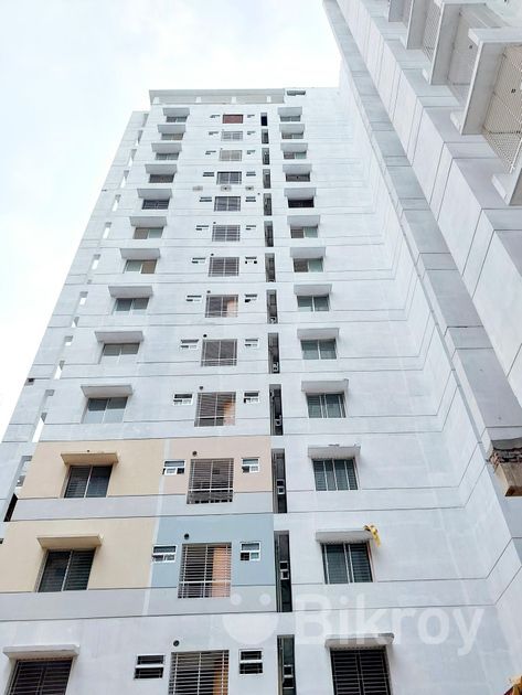 READY FLAT SALE WITH PLAY GROUND | Bikroy