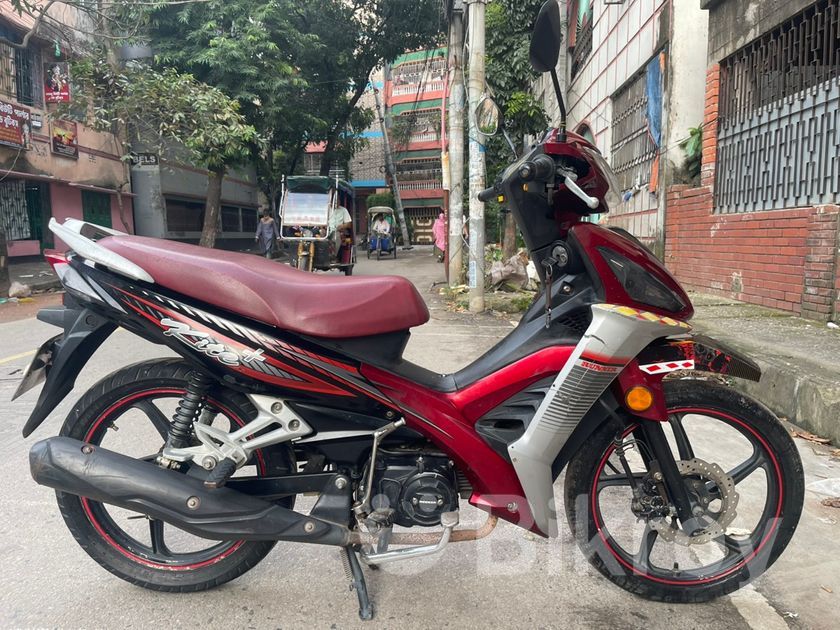 Runner Kite plus 2020 for Sale | Khilgaon | Bikroy