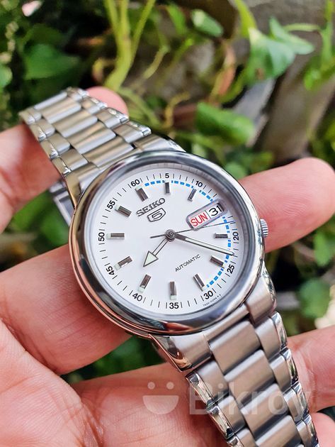 SEIKO 5 White Blue Speedracer line Automatic JAPAN for Sale in Ramna ...