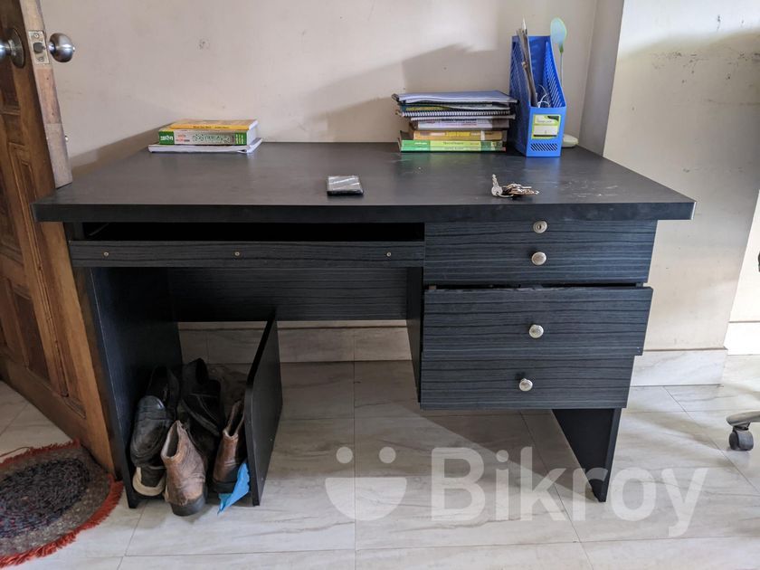 study table in Mirpur | Bikroy