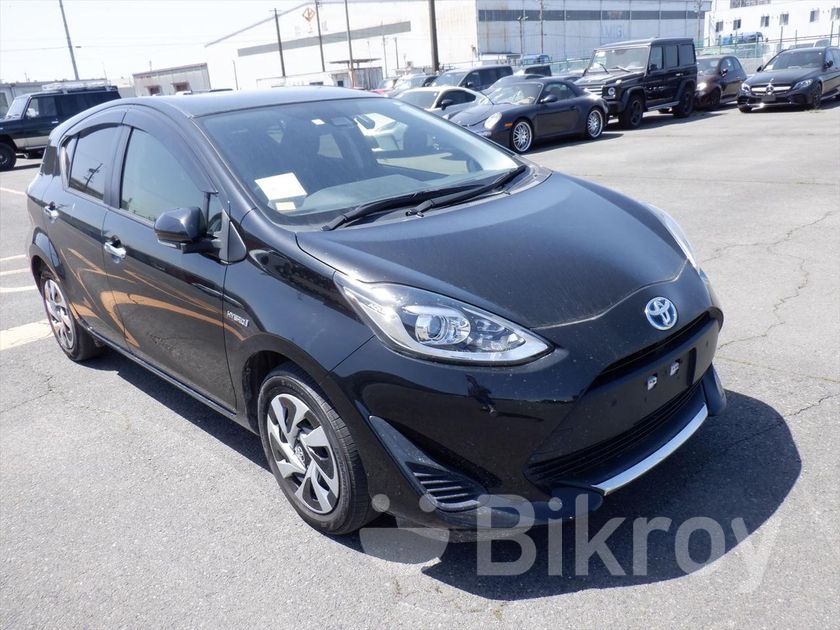 Toyota Aqua S-STYLE BLACK HYBRID 2020 for Sale in Khulna Sadar | Bikroy
