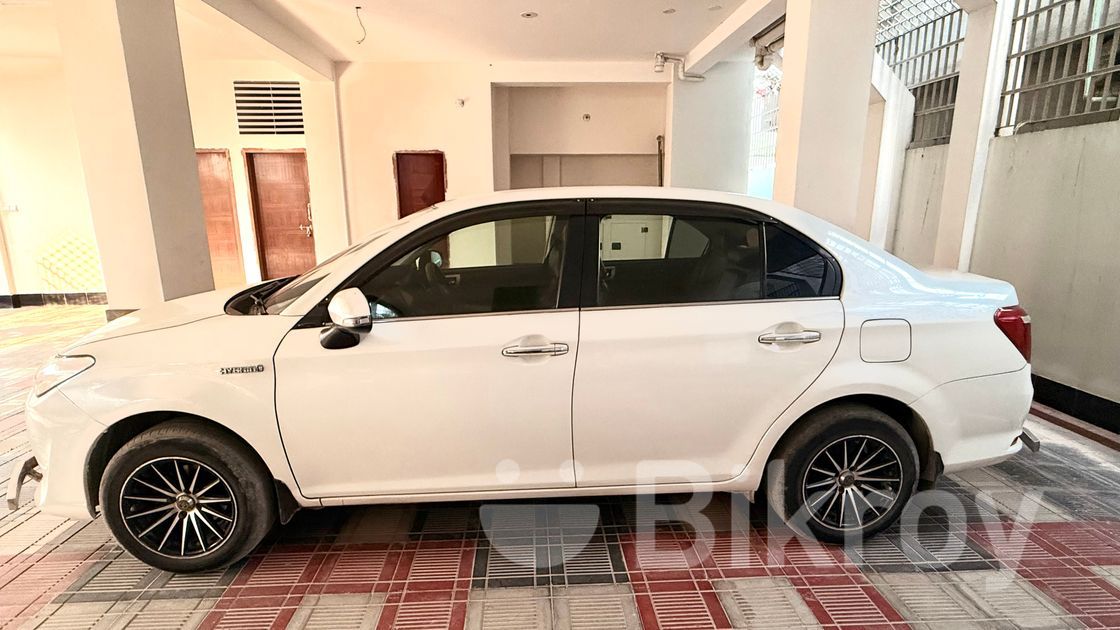 Toyota Axio G Hybrid 2015 for Sale in Dinajpur | Bikroy