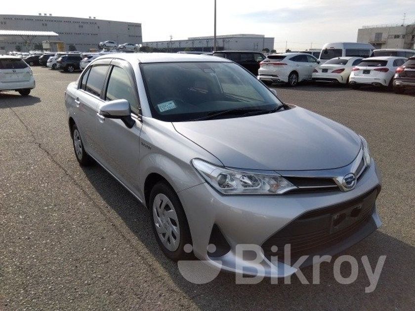 Toyota Axio X Hybrid Silver 2018 for Sale in Malibag | Bikroy