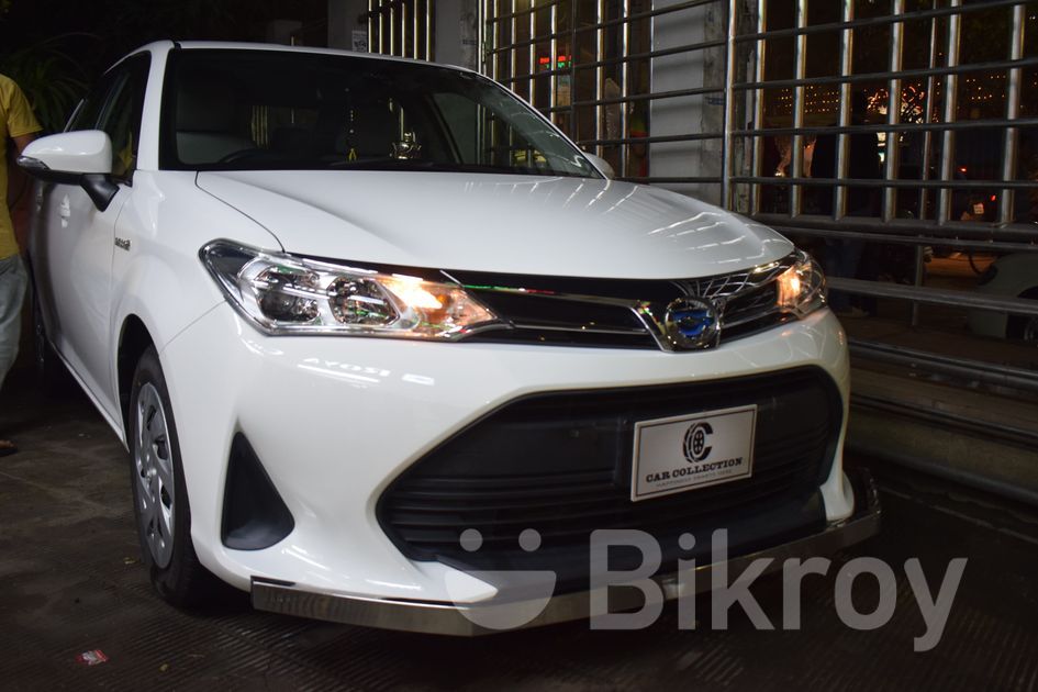 Toyota Axio X white 4 Point 2019 for Sale in Paltan | Bikroy