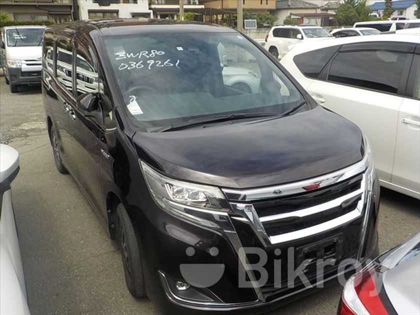 Toyota Esquire GI 2018 for Sale in Baridhara | Bikroy