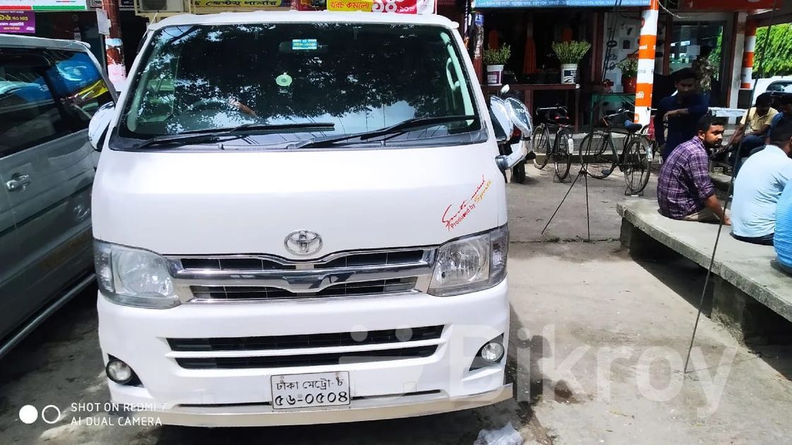 Toyota Hiace DIESEL 4 DOOR 2005 in Mirpur | Bikroy