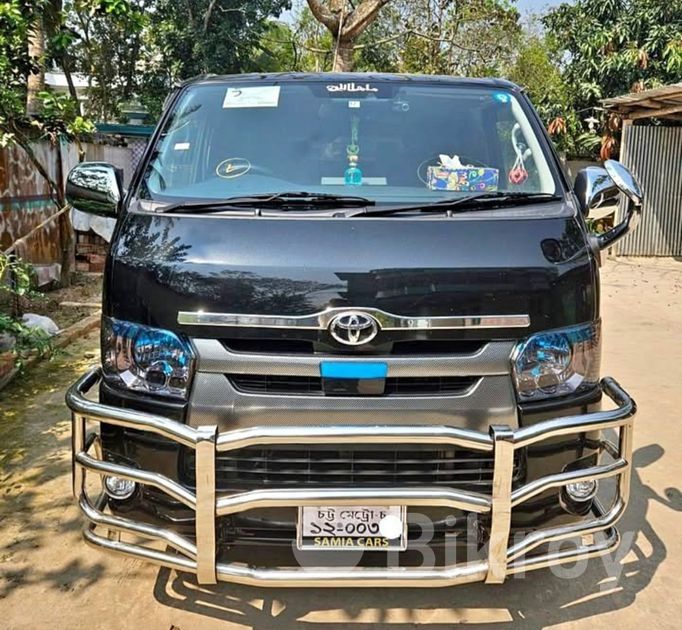 Toyota Hiace GL HALF CEILING 2019 for Sale in Lohagara | Bikroy