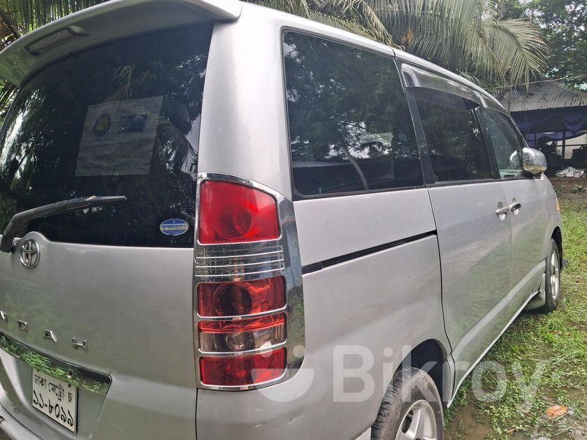 Toyota Noah 2004 for Sale in Natore | Bikroy