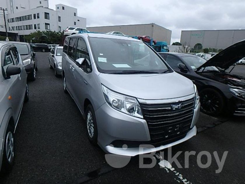 Toyota Noah G Pkg (2 Door Power) 2017 for Sale in Khulna Sadar | Bikroy