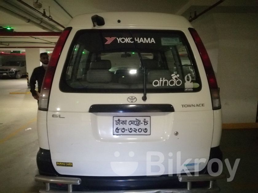 Toyota Noah KR42 GL low floor 2005 in Uttara | Bikroy