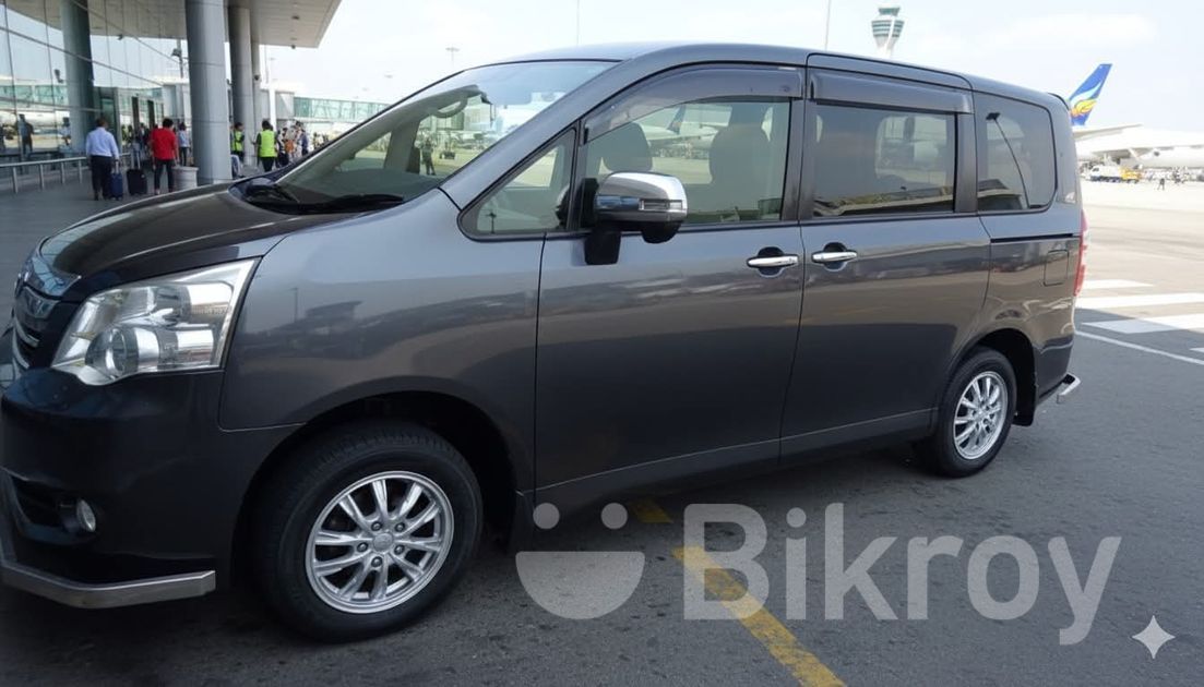 Toyota Noah Si GRADE PUSH 2012 for Sale in Khulshi | Bikroy