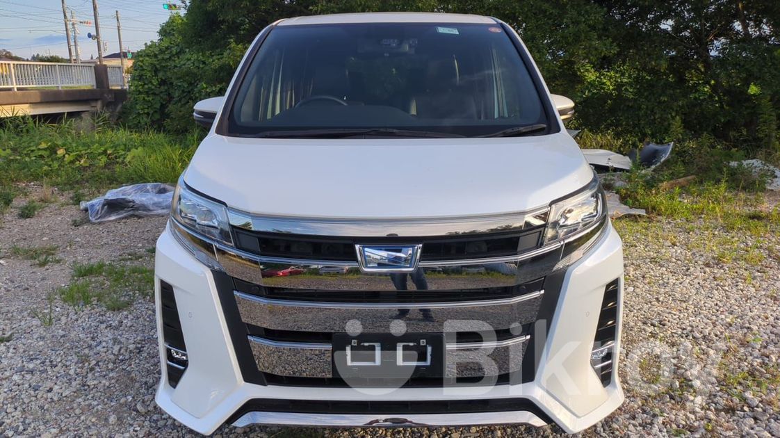 Toyota Noah SI WXB HYBRID PEARL 2020 for Sale in Baridhara | Bikroy