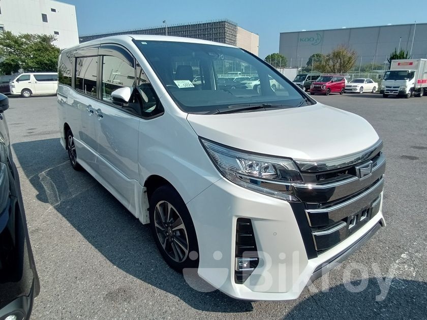 Toyota Noah SI WXB NON-HYBRID 2020 for Sale in Agrabad | Bikroy