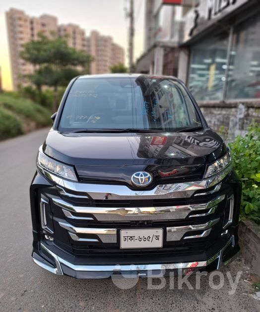 Toyota Noah SZ Package 2023 for Sale in ECB Chattar | Bikroy