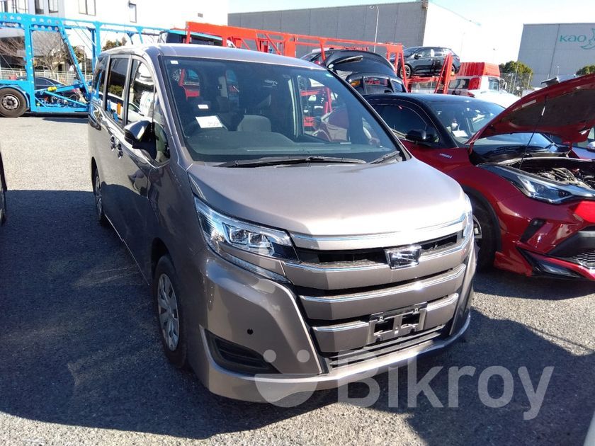 Toyota Noah X Non hybrid (kye) 2021 for Sale in Baridhara | Bikroy
