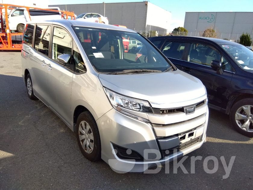Toyota Noah X Non Hybrid Silver 2021 for Sale in Baridhara | Bikroy
