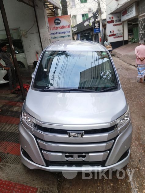 Toyota Noah X PACKAGE NON HYBRID 2021 for Sale in Baridhara | Bikroy