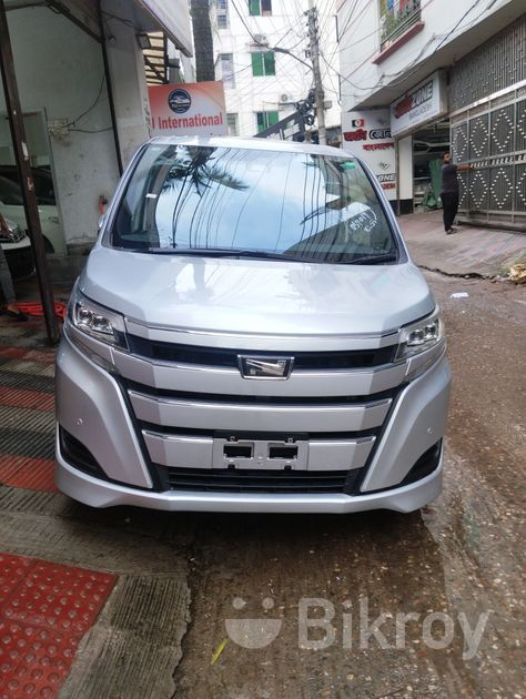 Toyota Noah X PKG NON HYBRID 2021 for Sale in Baridhara | Bikroy
