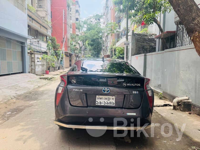 Toyota Prius 2017 for Sale in Khilgaon | Bikroy