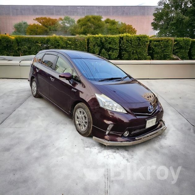 Toyota Prius Alpha 7seat sunroof 2014 for Sale in CDA Avenue | Bikroy
