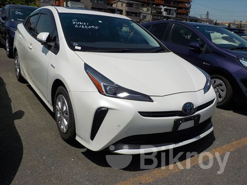 Toyota Prius S LED PKG 4.0 PEARL 2020 for Sale in Baridhara | Bikroy