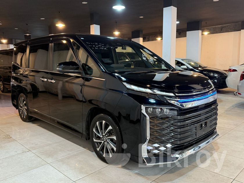 Toyota Voxy Hybrid S-Z 2023 for Sale in Baridhara | Bikroy