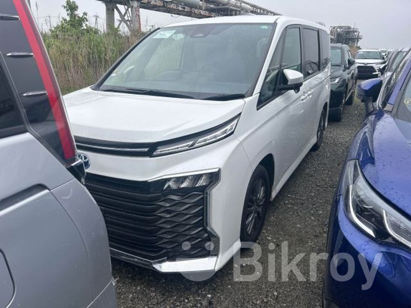 Toyota Voxy S-G PKG HYBRID PEARL 2022 for Sale in Baridhara | Bikroy