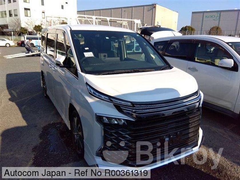 Toyota Voxy S-Z PKG PEARL 2022 for Sale in Baridhara | Bikroy