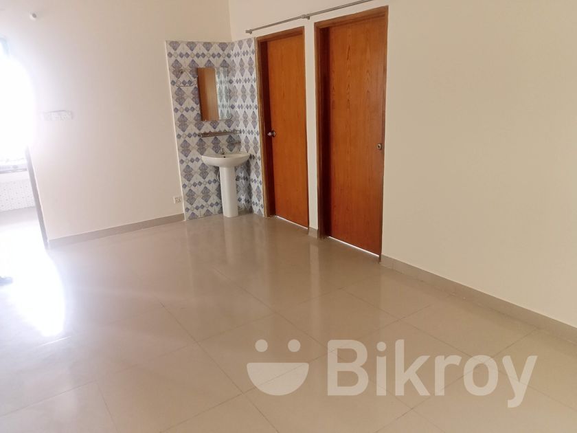 USED FLAT FOR SALE @ 1100 SFT ROAD SIDE WITH TITAS GAS. | Bikroy