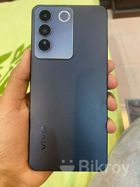 Vivo V27e . (Used) for Sale in Court Station | Bikroy